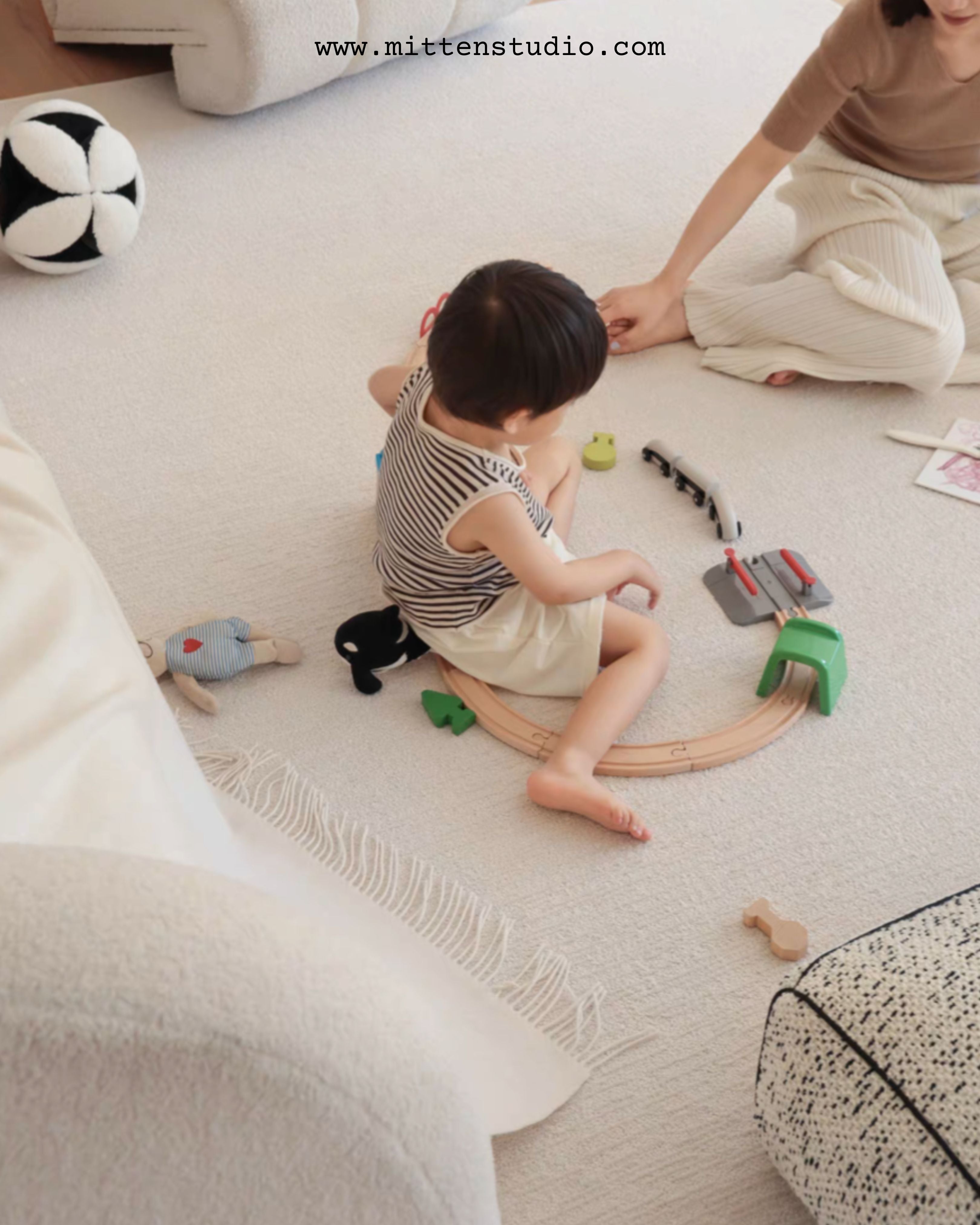 The Pale Moonlight Rug – Mitten Studio