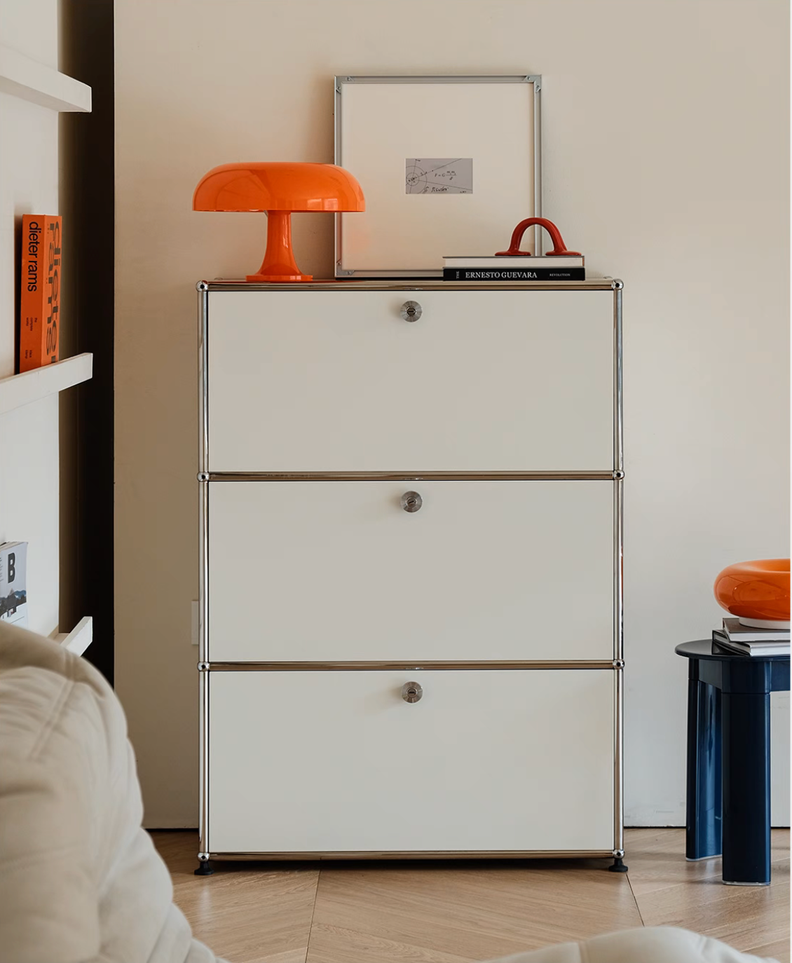 B&T Cabinet 05 – Mitten Studio