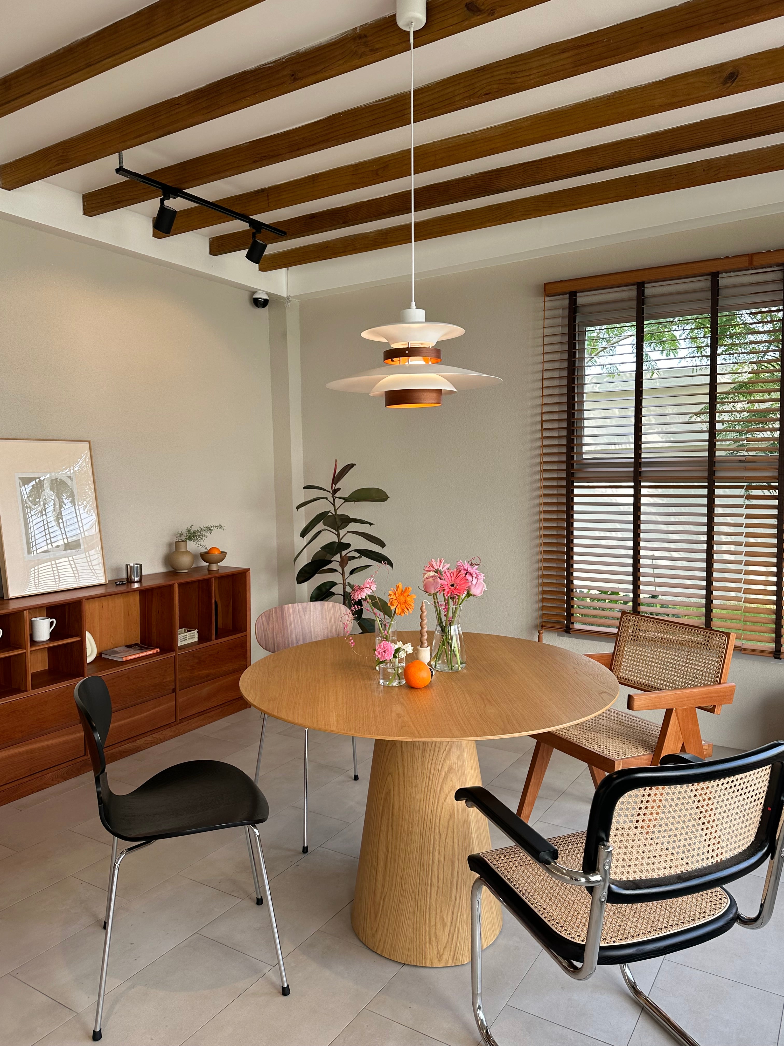 Smitten Round Table Oak Veneer (May wait longer than 60 days) – Mitten Studio