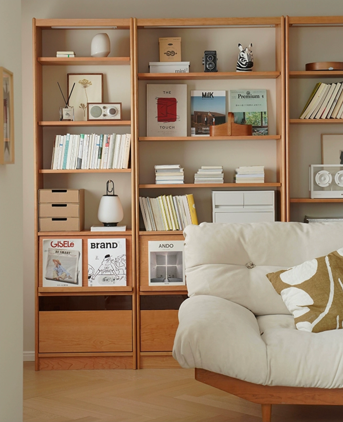 Ellee Bookshelf – Mitten Studio