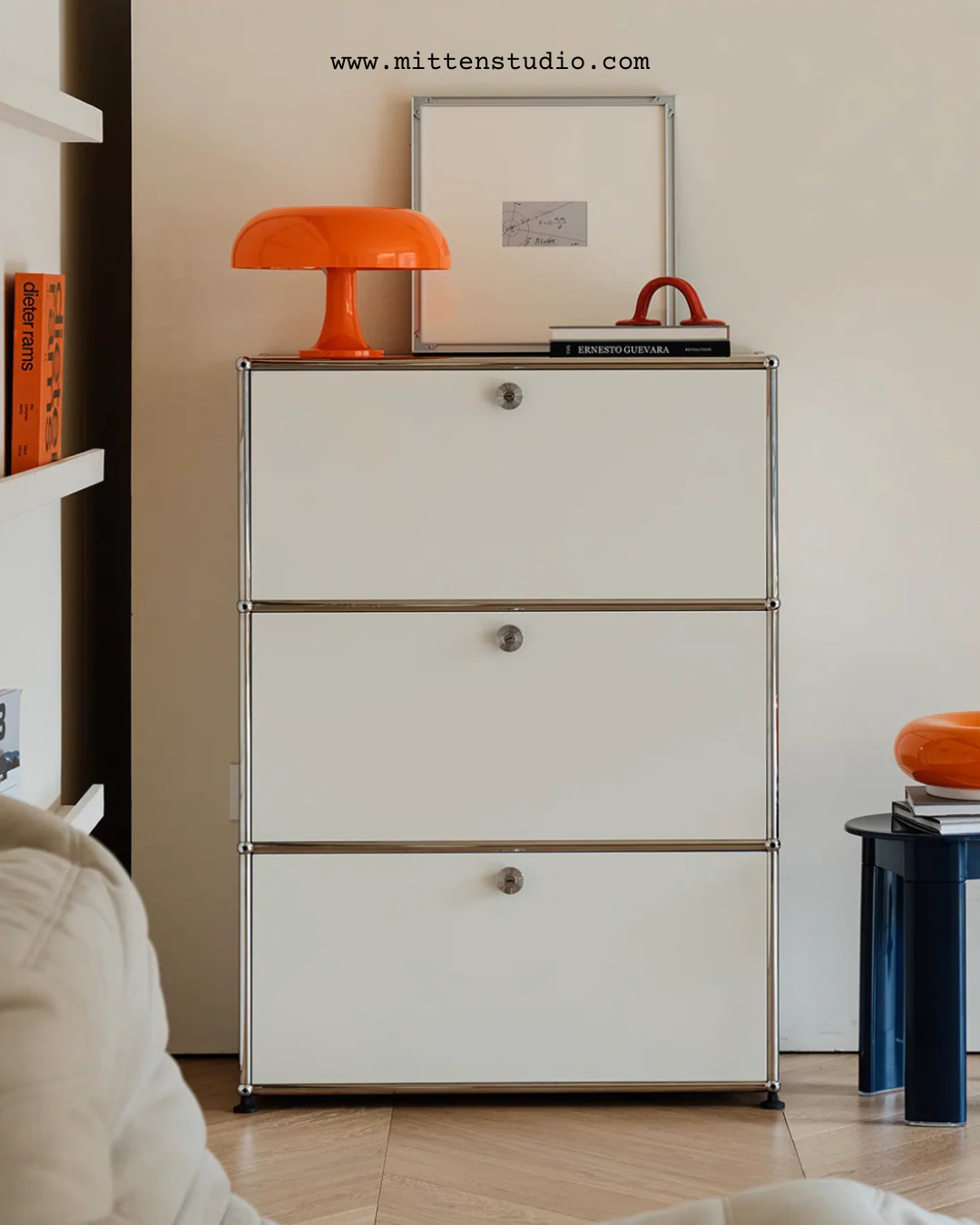 B&T Cabinet 05 – Mitten Studio