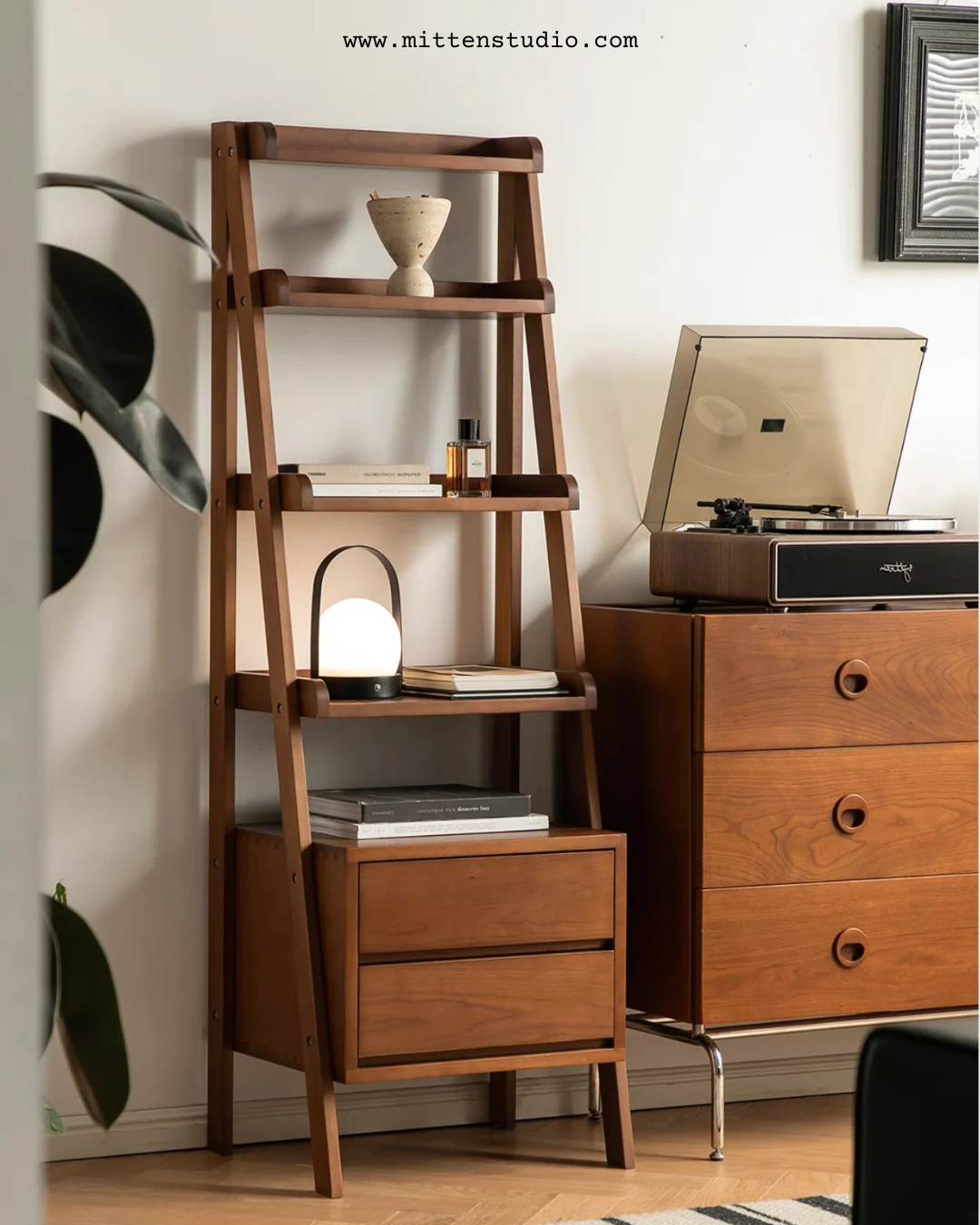 Slow Bookcase – Mitten Studio